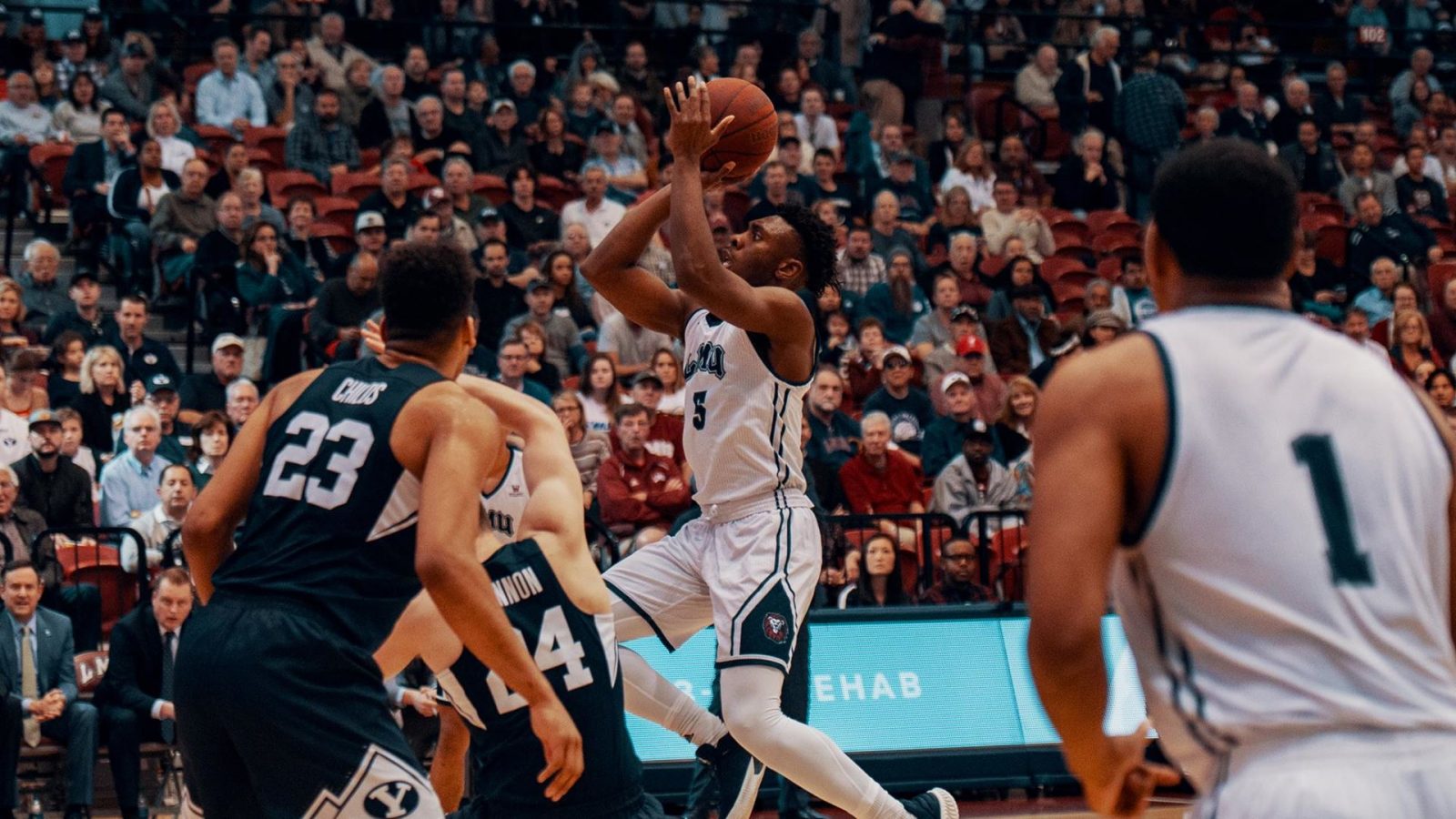 LMU basketball: Men play WCC leaders tough, but fall short