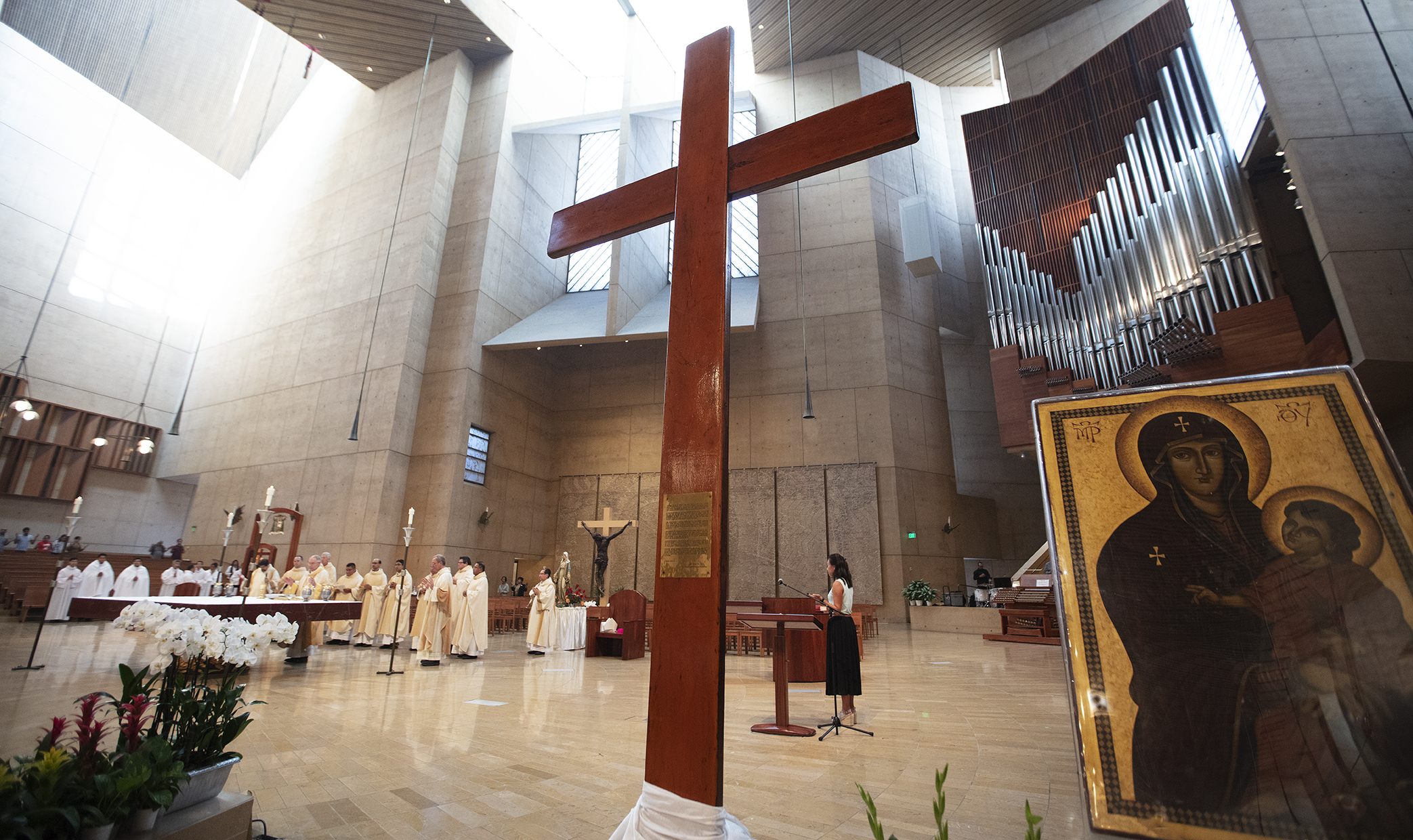 PHOTOS: World Youth Day Cross and Marian Icon come to ADLA