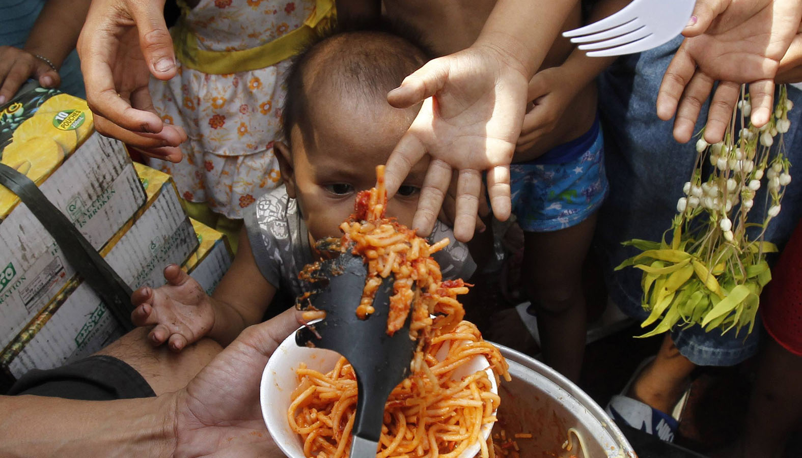 Bishops ask Filipinos to bring gifts for poor to Mass