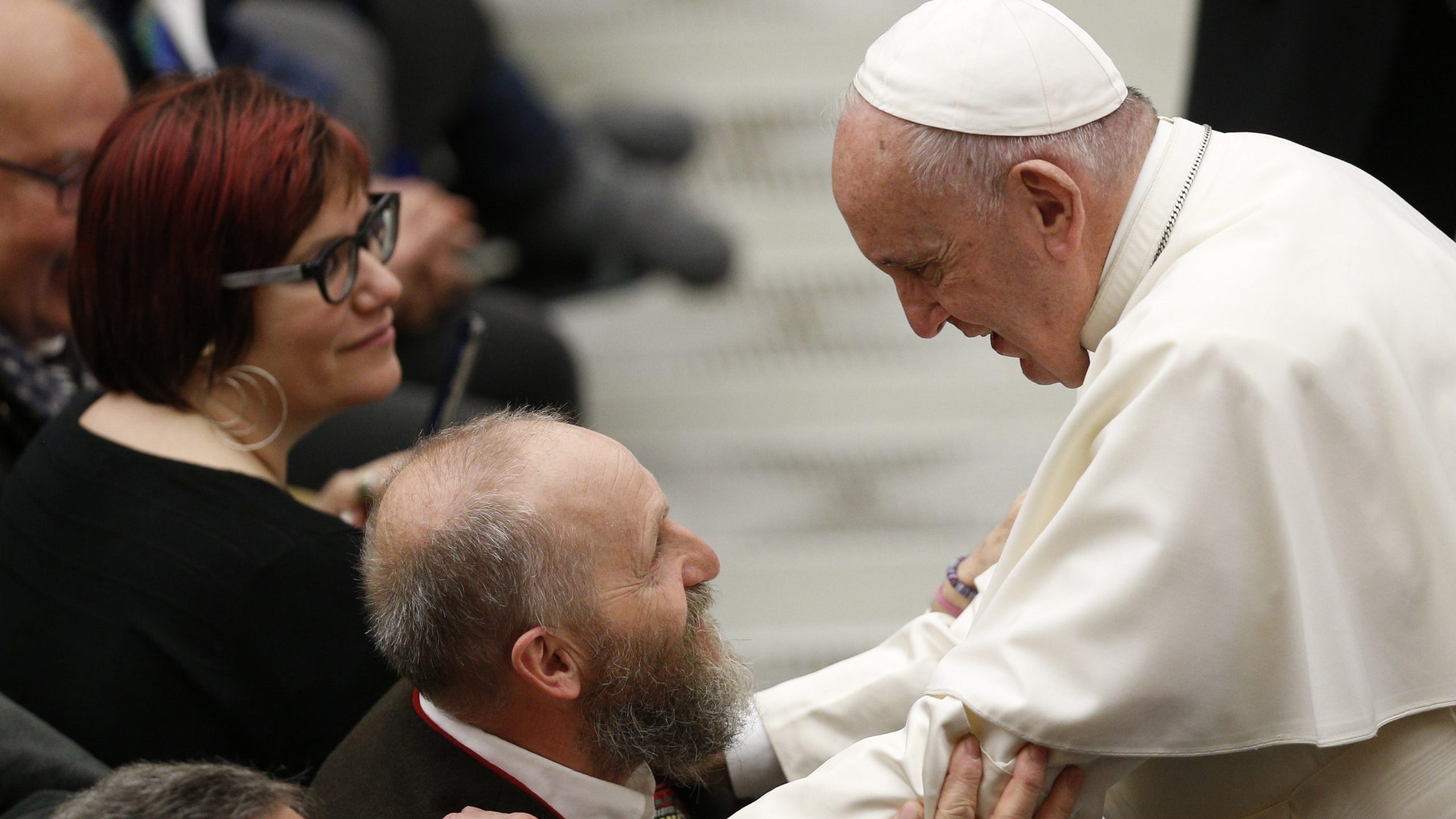 Set up a Nativity scene, pray there before Christmas, pope suggests