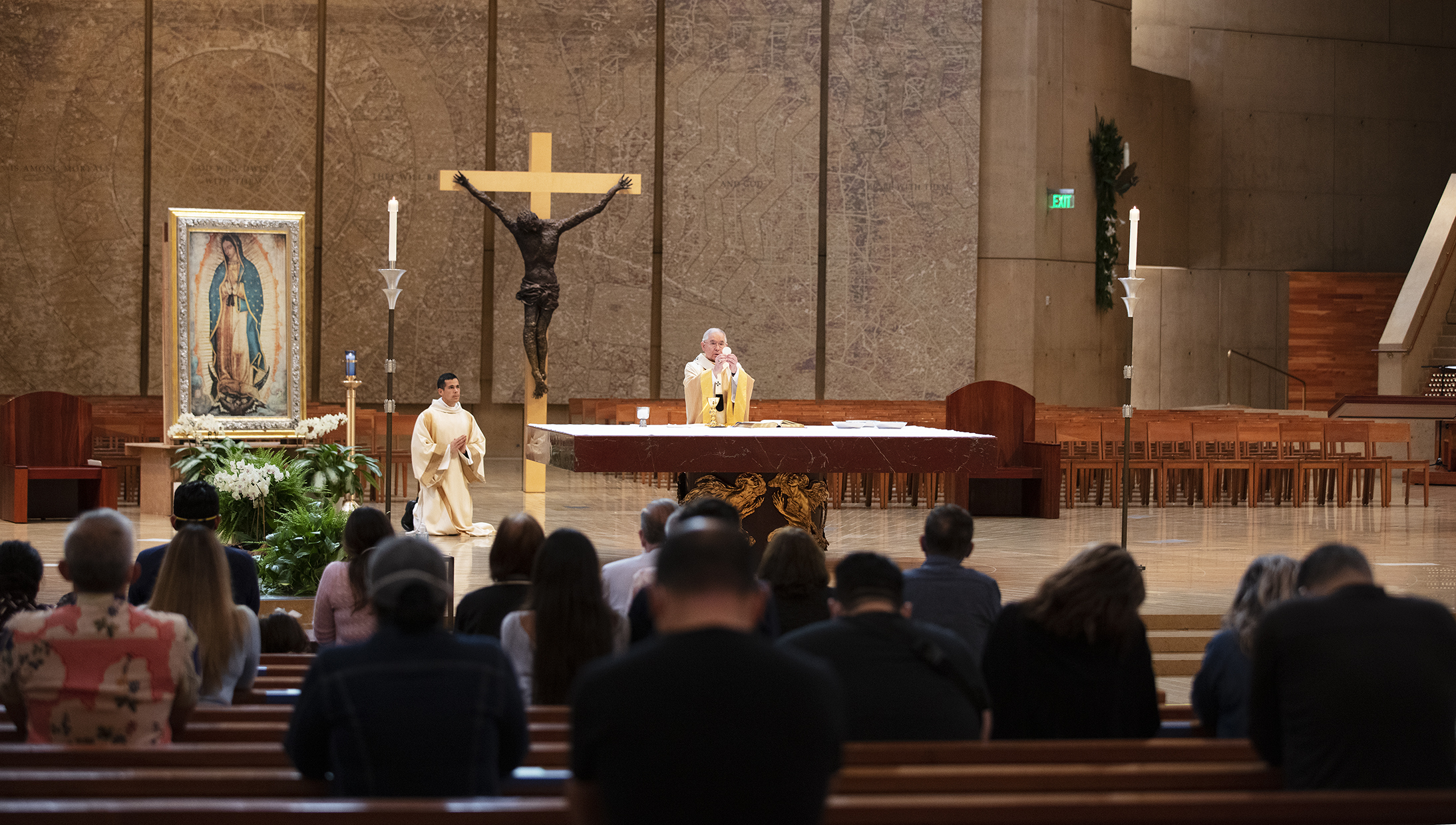 Archbishop Gomez celebrates first public Mass since shutdown