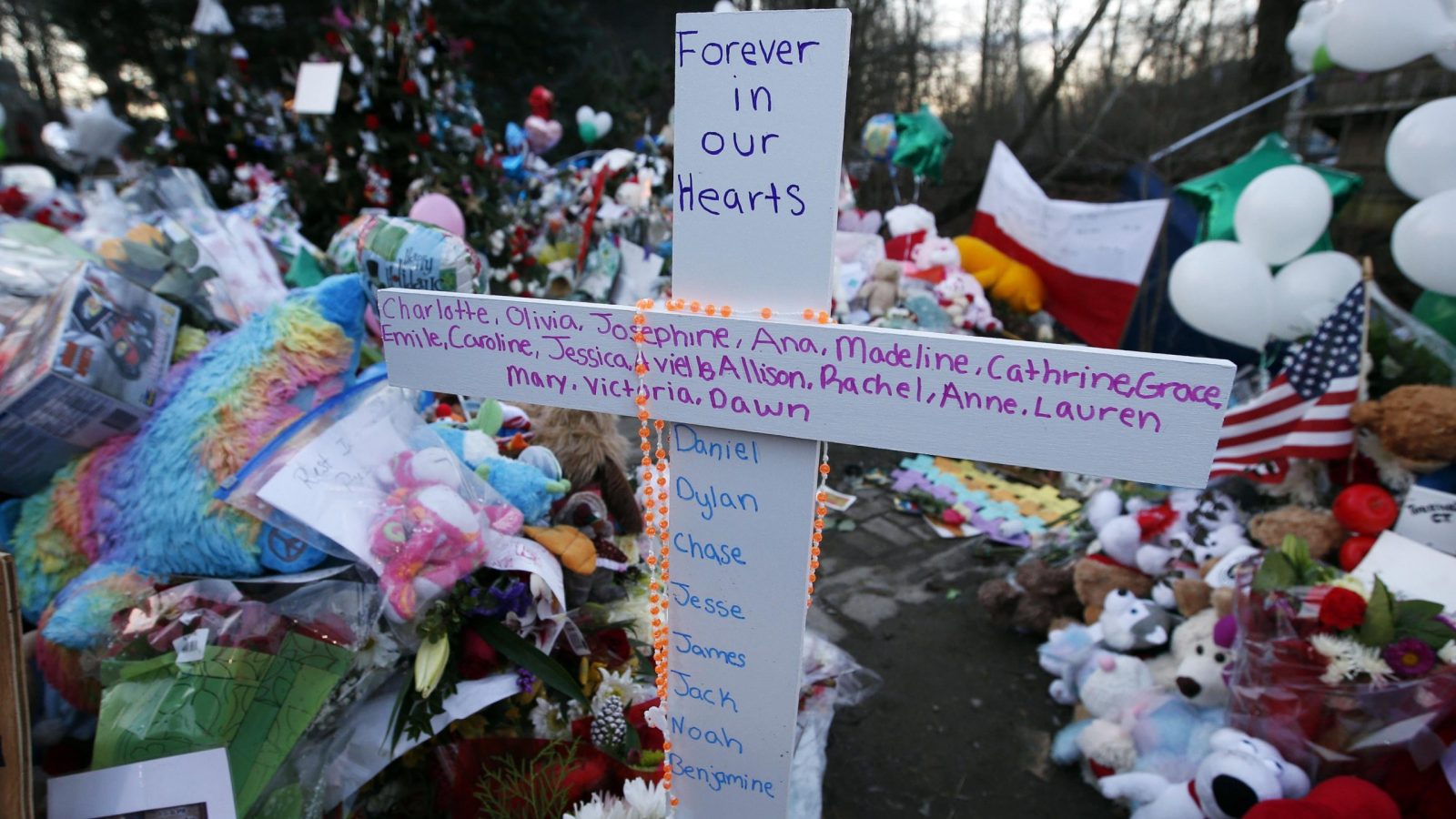Memorial Mass remembers victims, families of Sandy Hook shooting