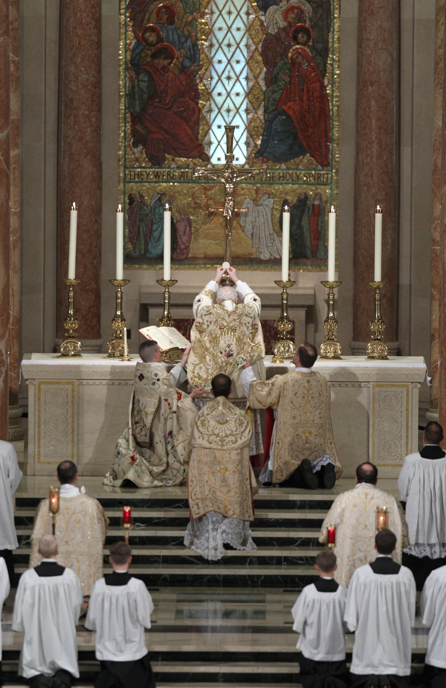 Pope Francis issues restrictions on extraordinary form Masses in new ...