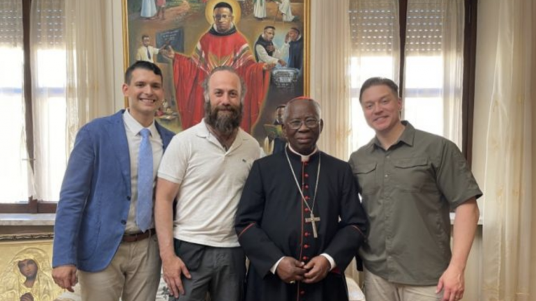 Hollywood director, Catholic internet host take on Eucharist miracles movie