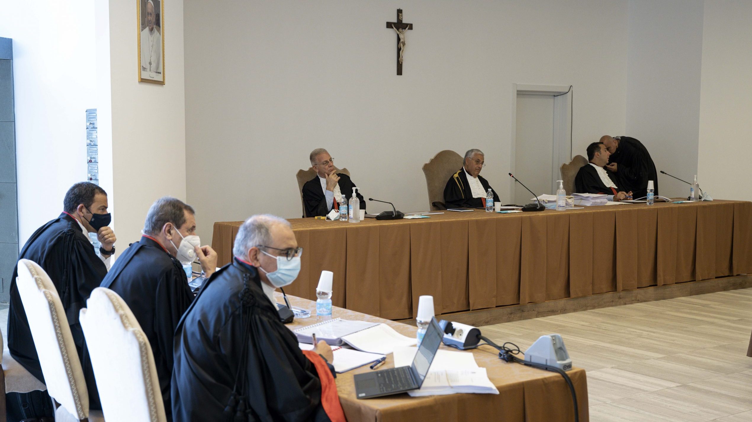 At Vatican trial, lawyers accuse prosecution of withholding evidence