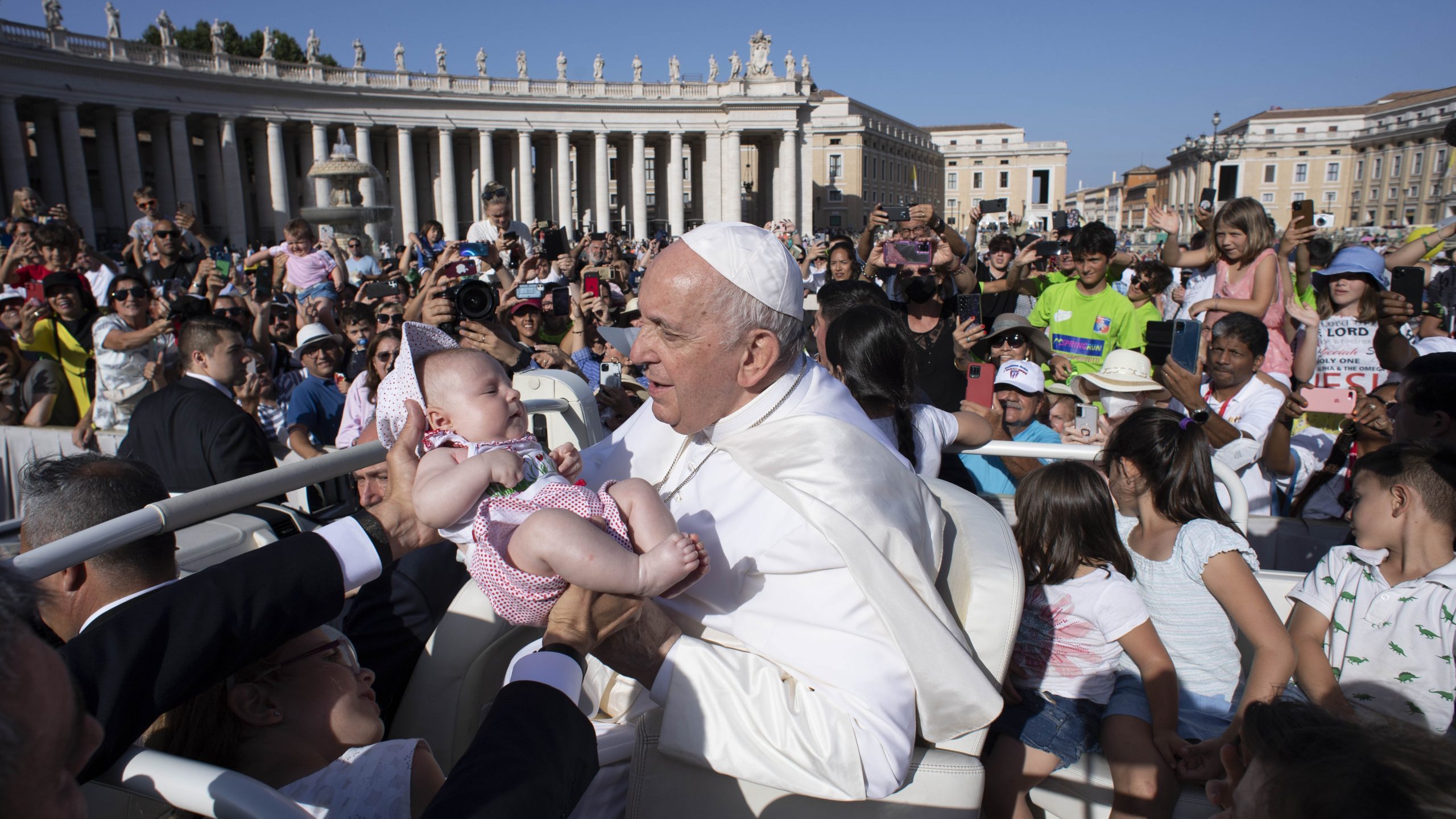 Look to the future, not to the past, pope tells families