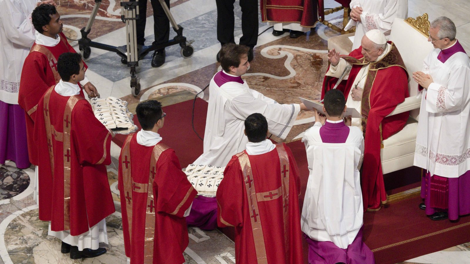 Pope at pallium Mass: Church must go out to 'meet the world' | Angelus News