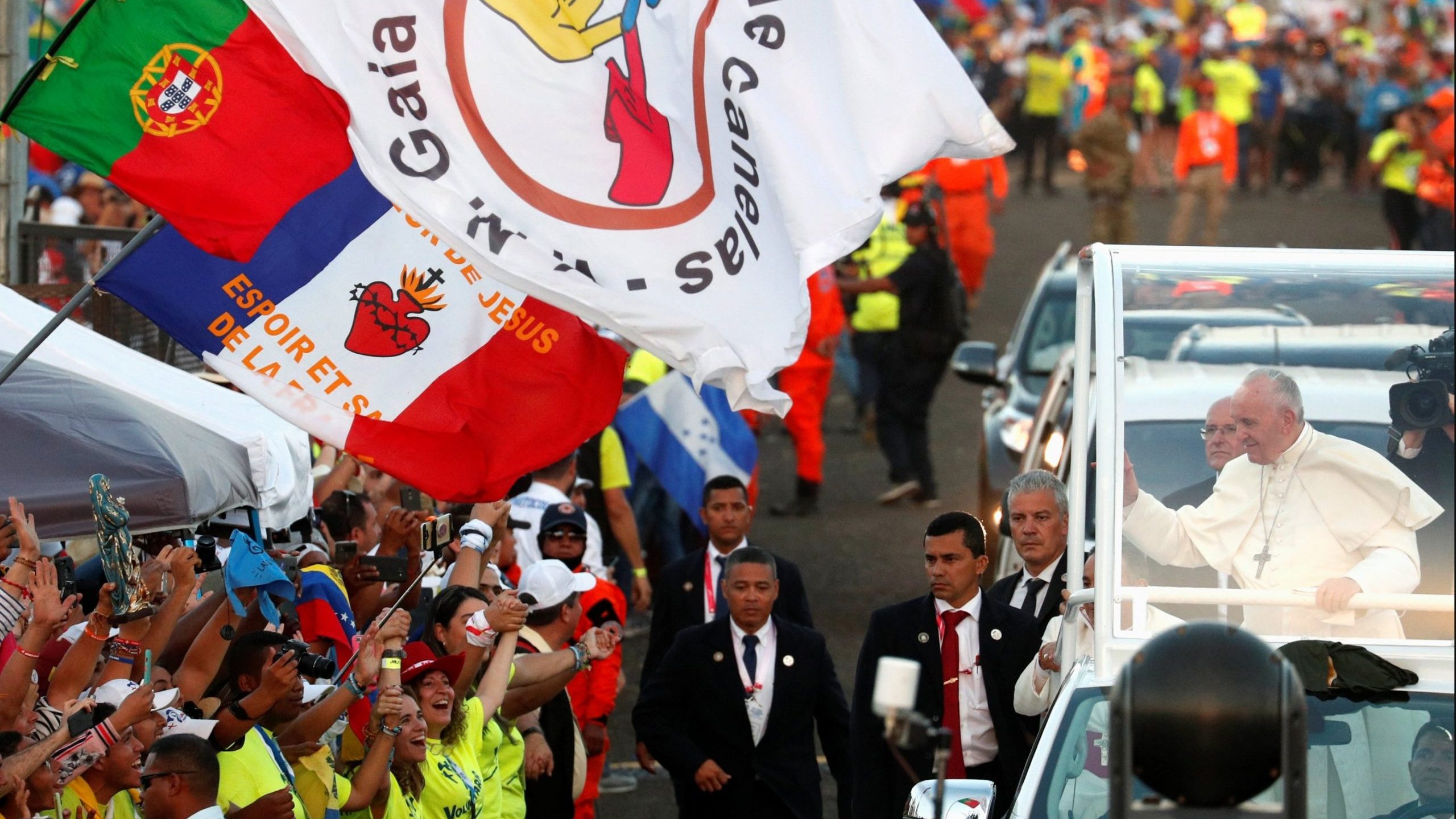 Young must hasten to share God's love, pope says in WYD message