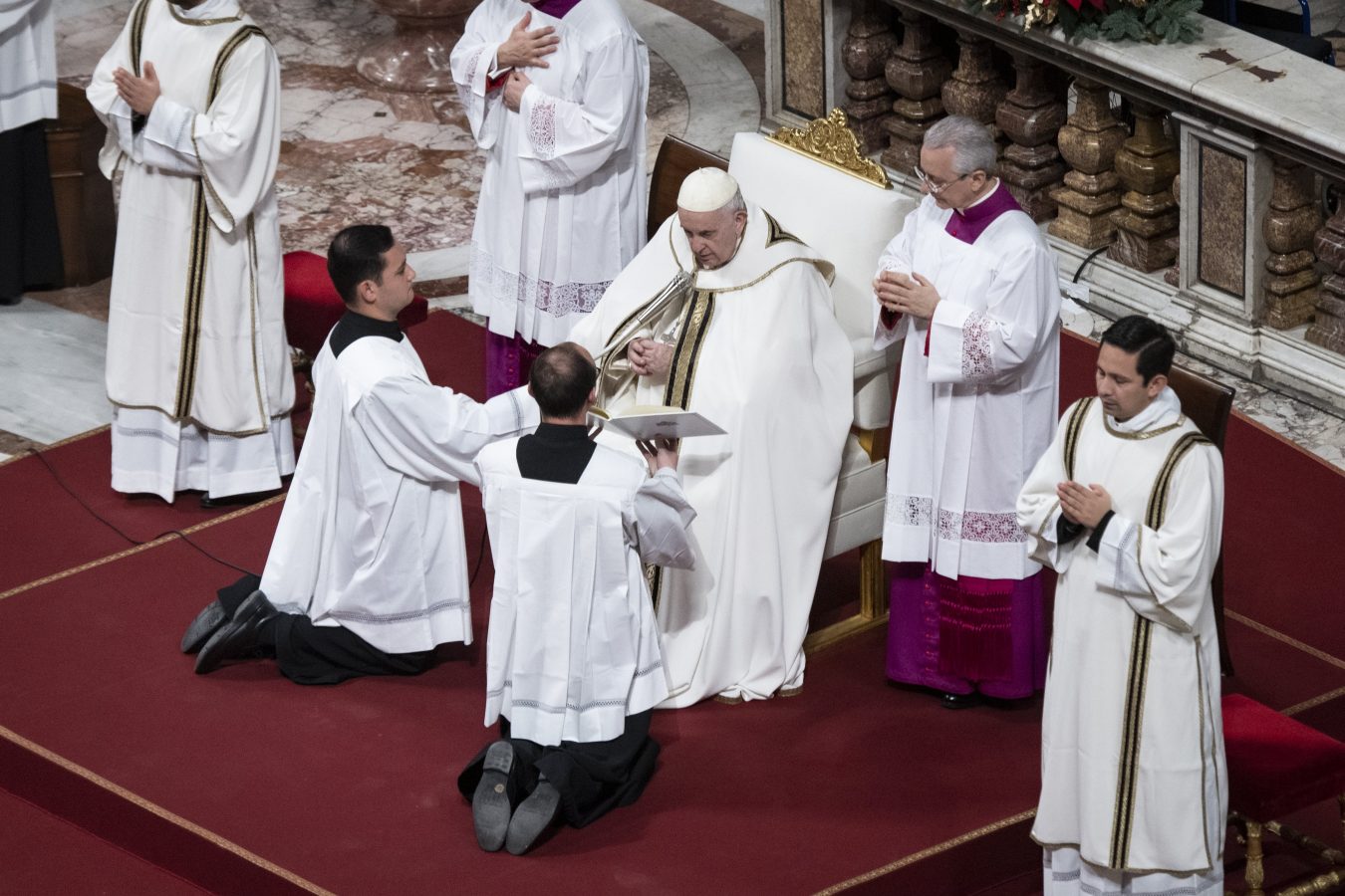 Look to the manger this Christmas, pope says at midnight Mass