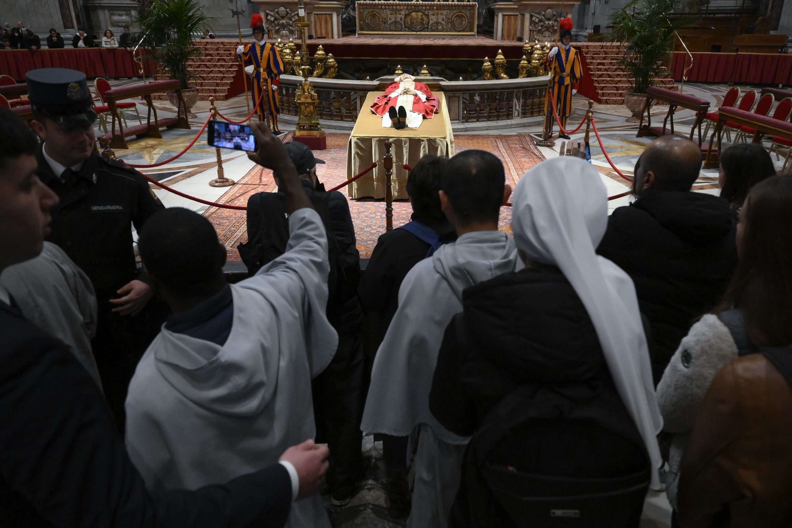 Tens of thousands pay last respects to Pope Benedict
