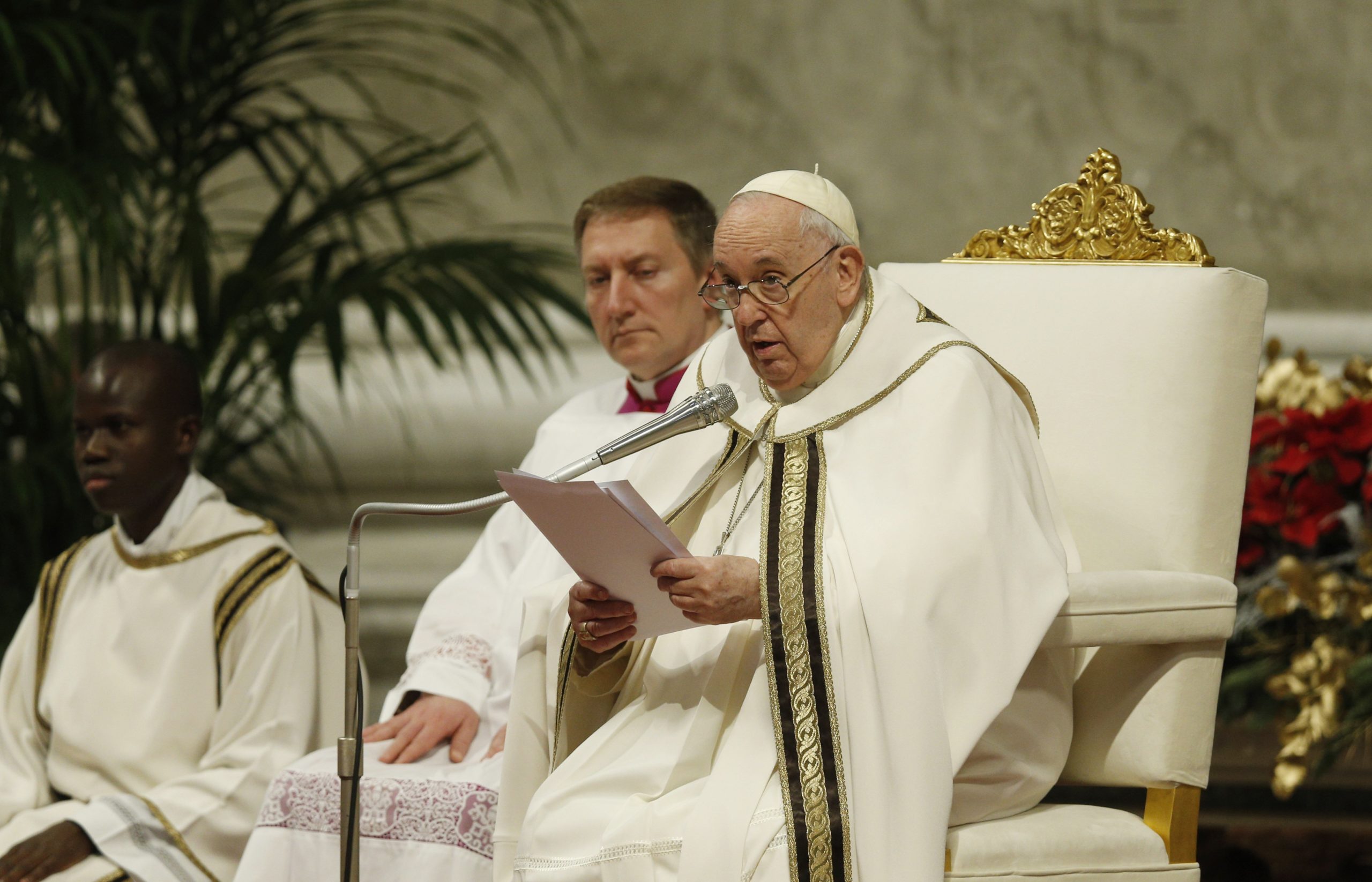 Faith involves questioning, risks, adoring Jesus, pope says on Epiphany