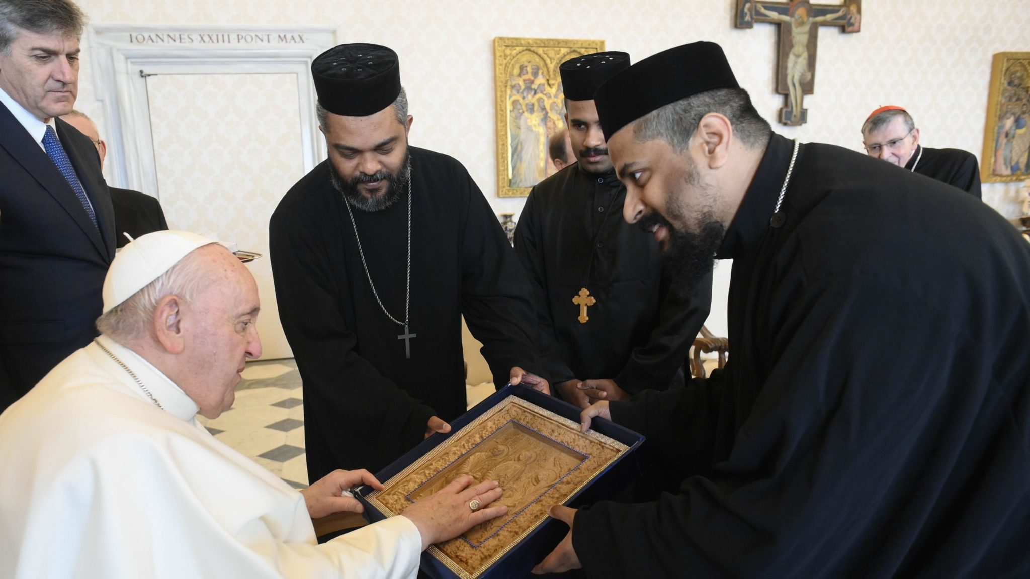 Pope expresses concern for Syria; urges continued work for Christian unity