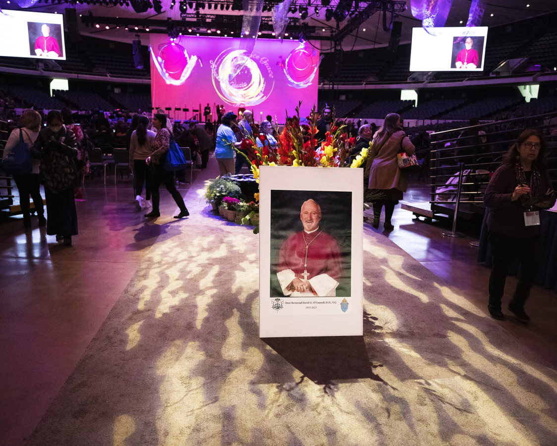 Speakers, liturgies bring grieving LA Congress crowd to their feet