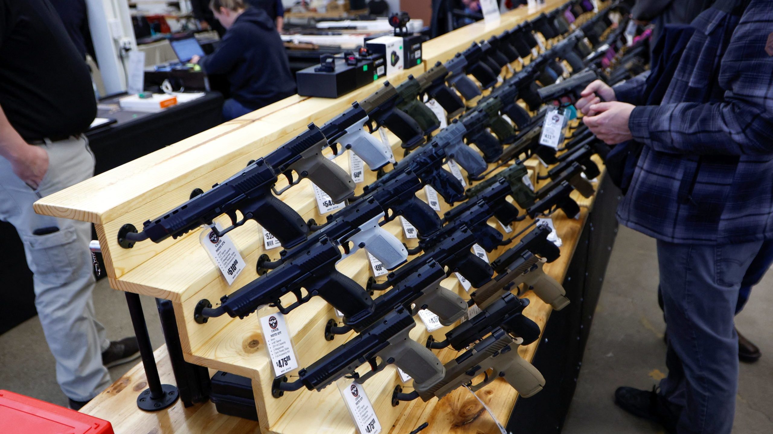 Biden issues executive order on guns, calls on Congress to reduce gun ...