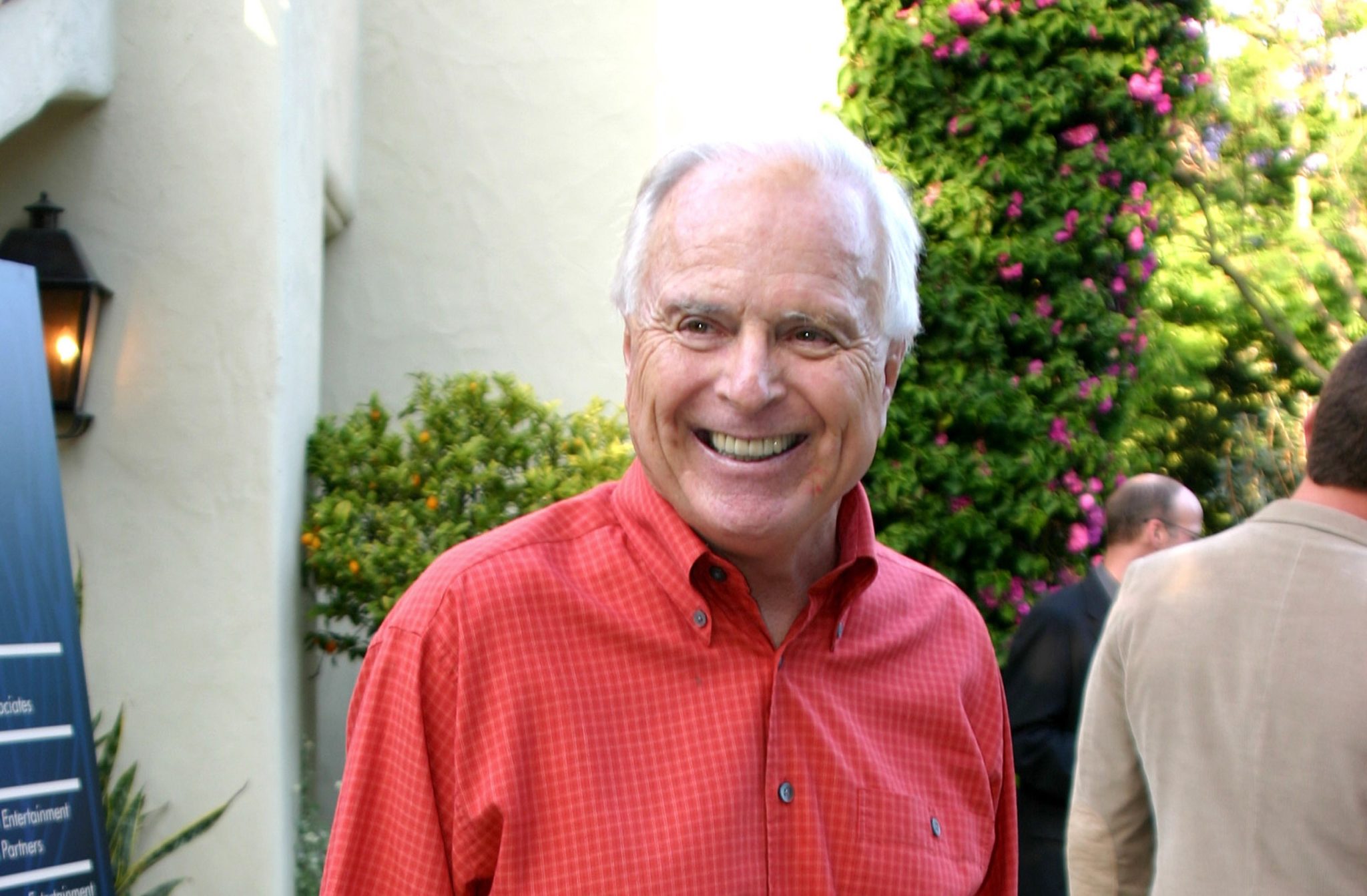 Former LA mayor Richard Riordan dies at 92