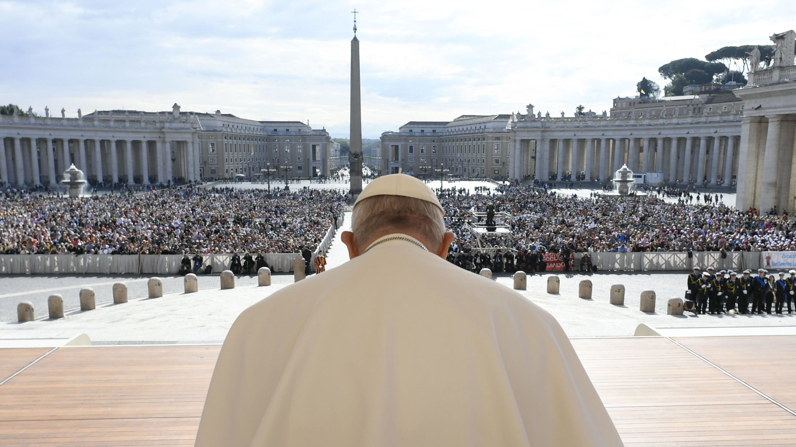Pope: Christians must nurture roots of faith build bridges