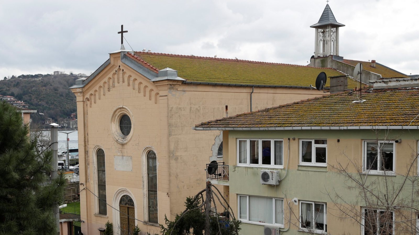 1 dead after ISIS gunmen attack Catholic church in Turkey