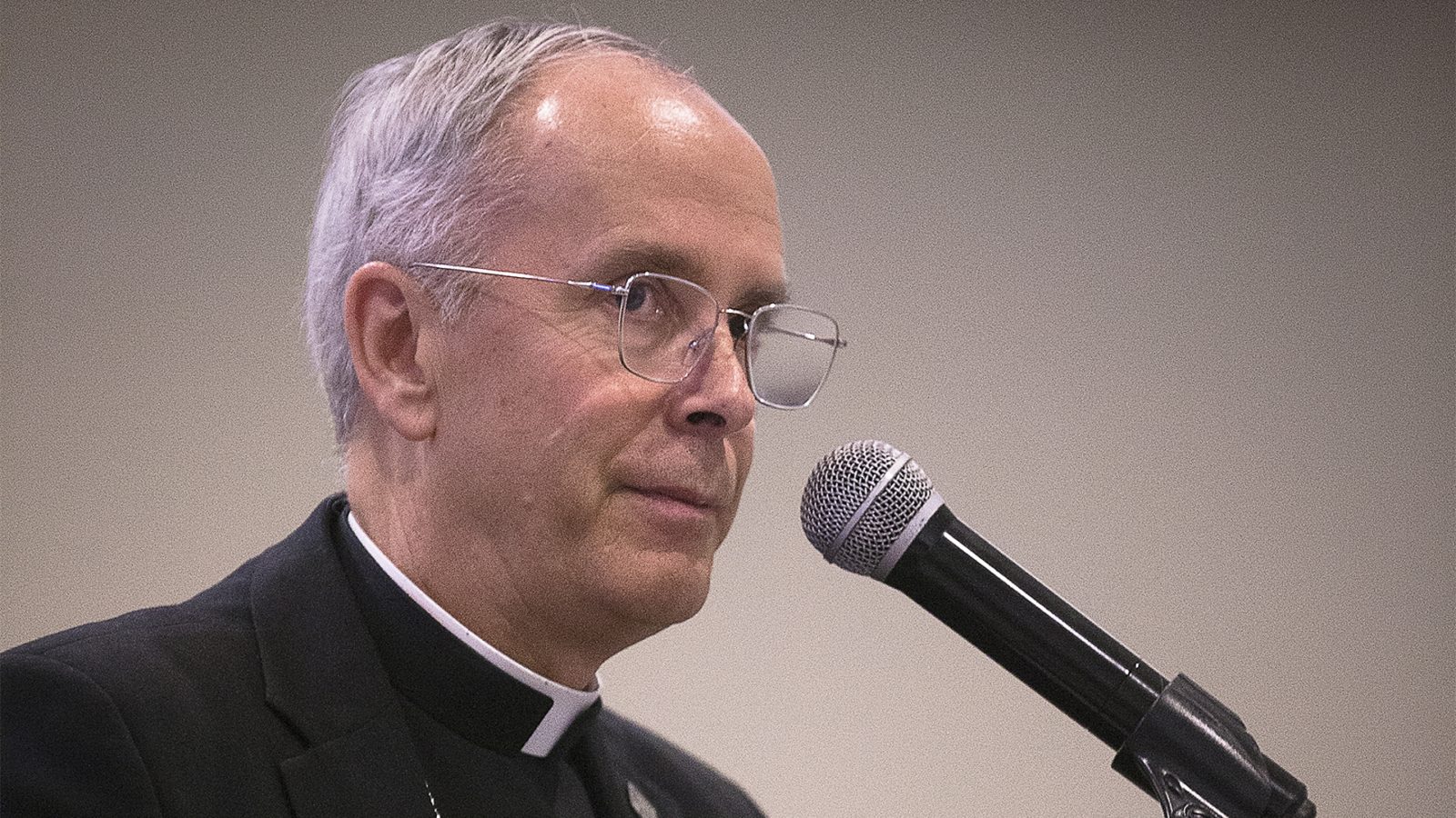 El Paso bishop defends migrant shelter under attack by Texas attorney ...