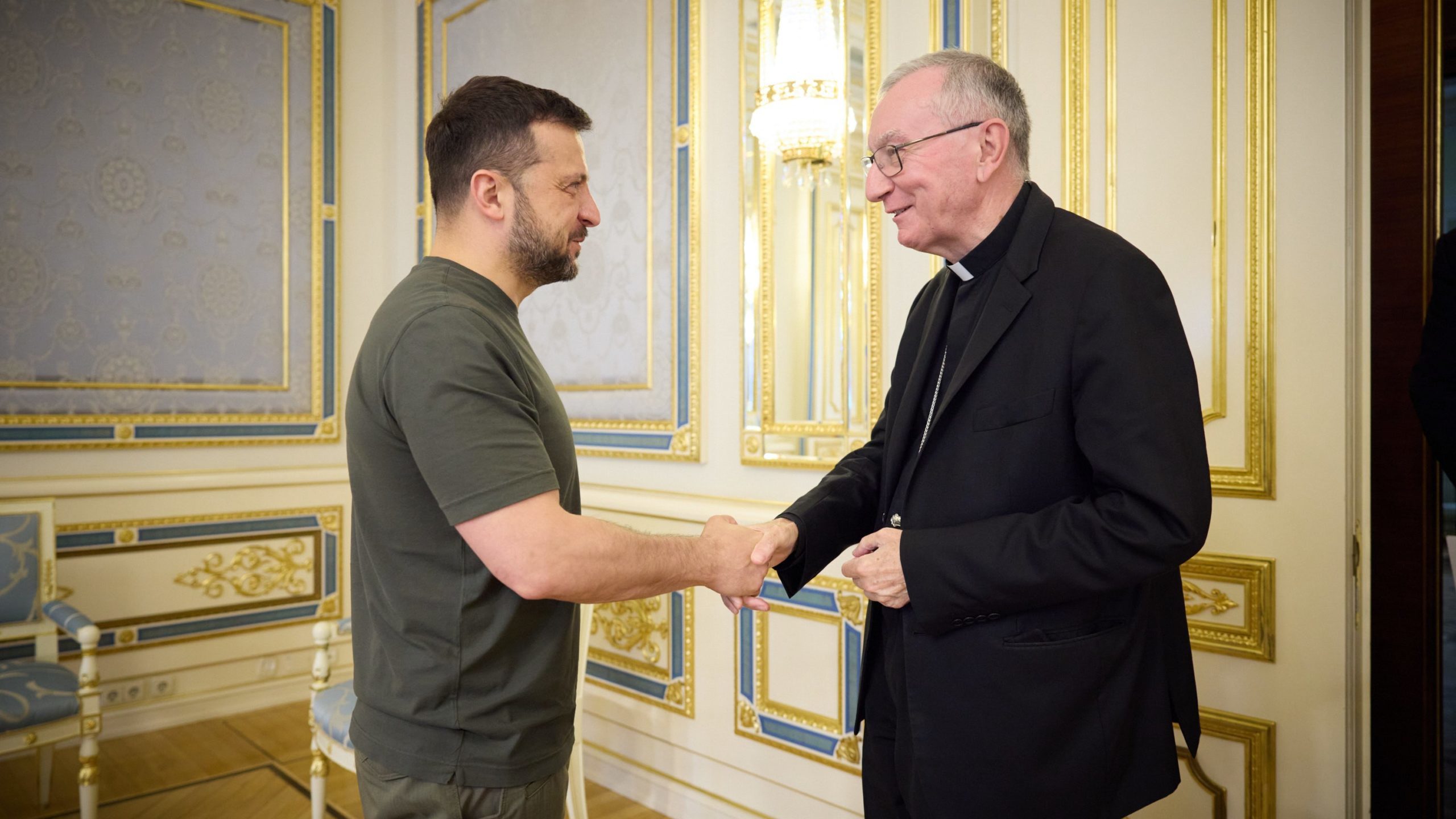 Cardinal visits Ukraine's president, conveying closeness of pope