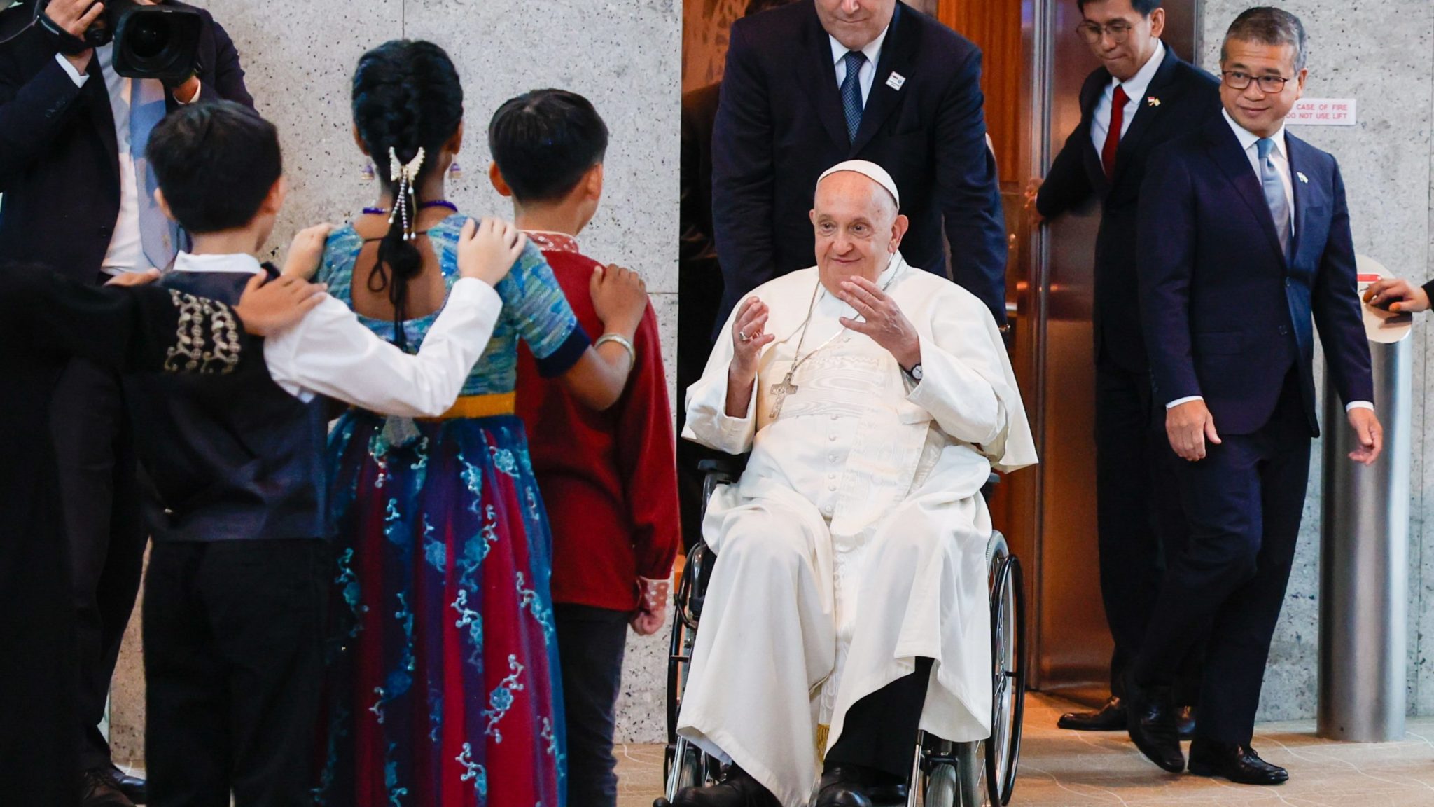 Pope lands in Singapore, last stage of his Asia-Pacific trip