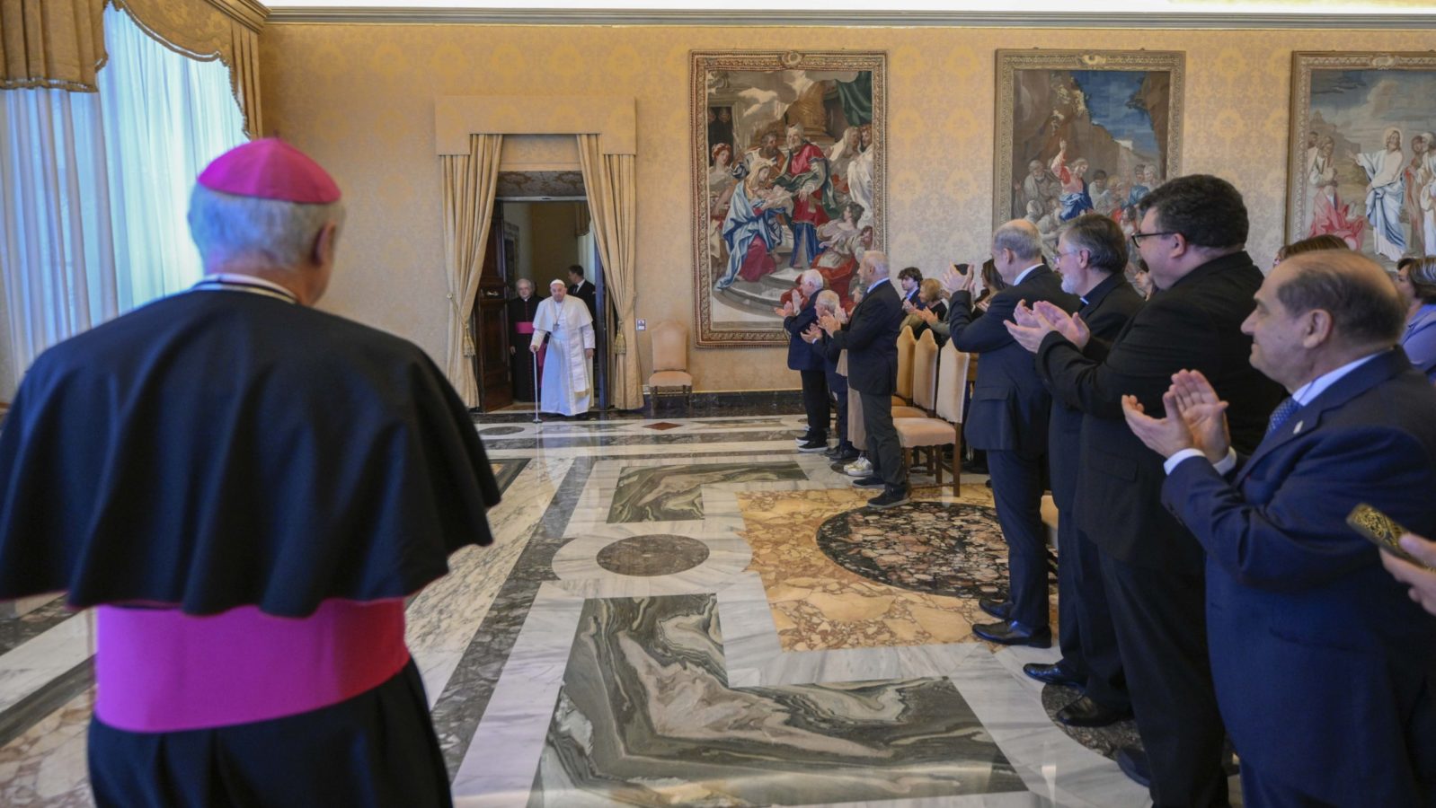 Pope Francis: Secular world needs teachers with ‘a big heart’ and high ...