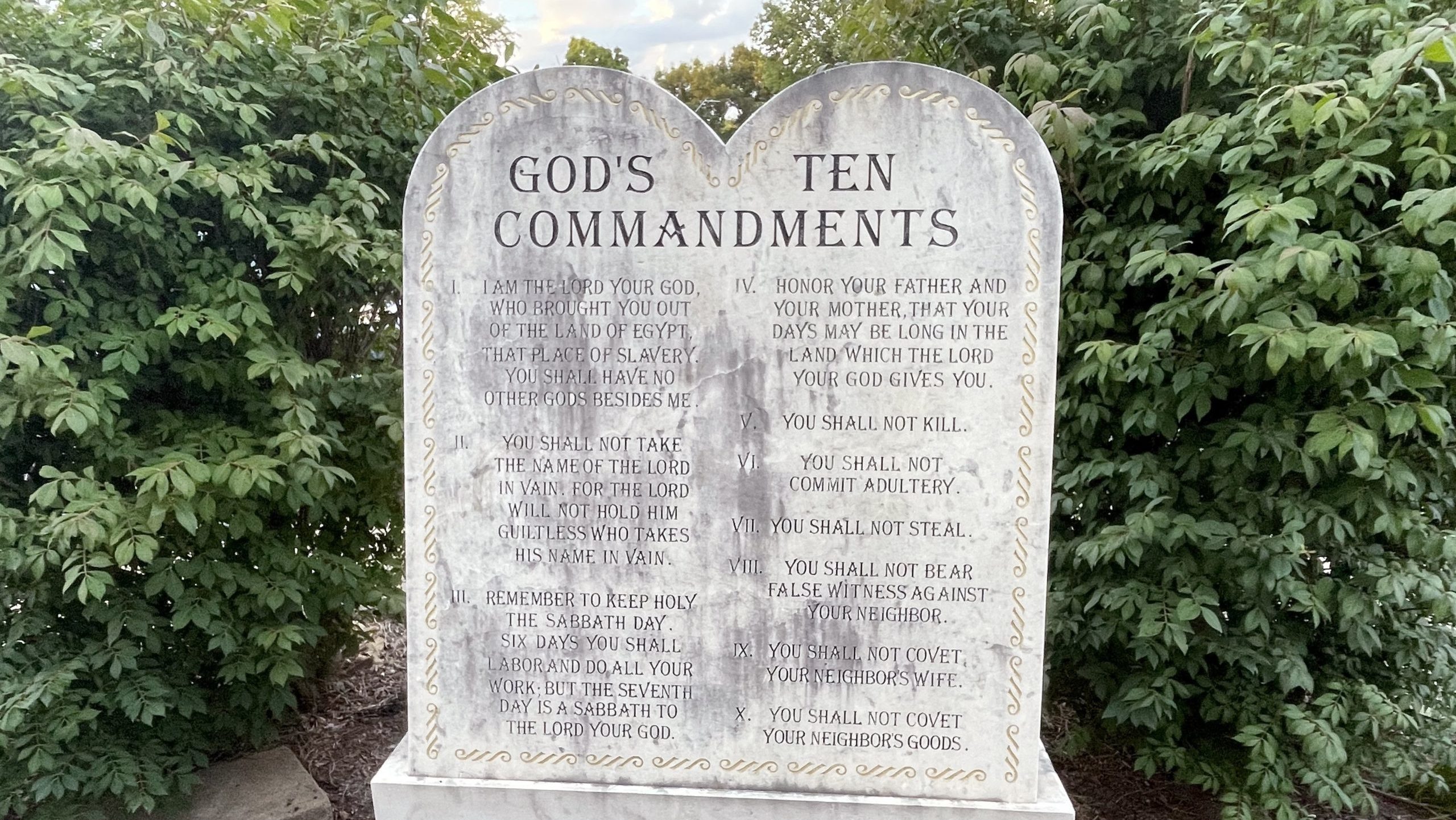 Federal judge blocks law requiring schools to post Ten Commandments