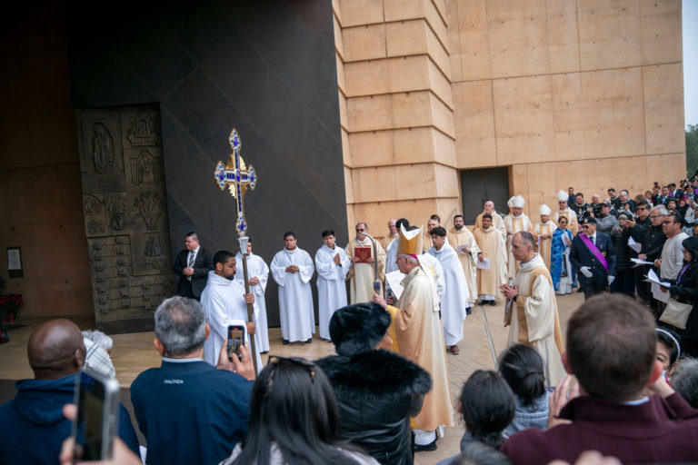 LA Catholics ring in 2025 Jubilee of Hope at cathedral Mass