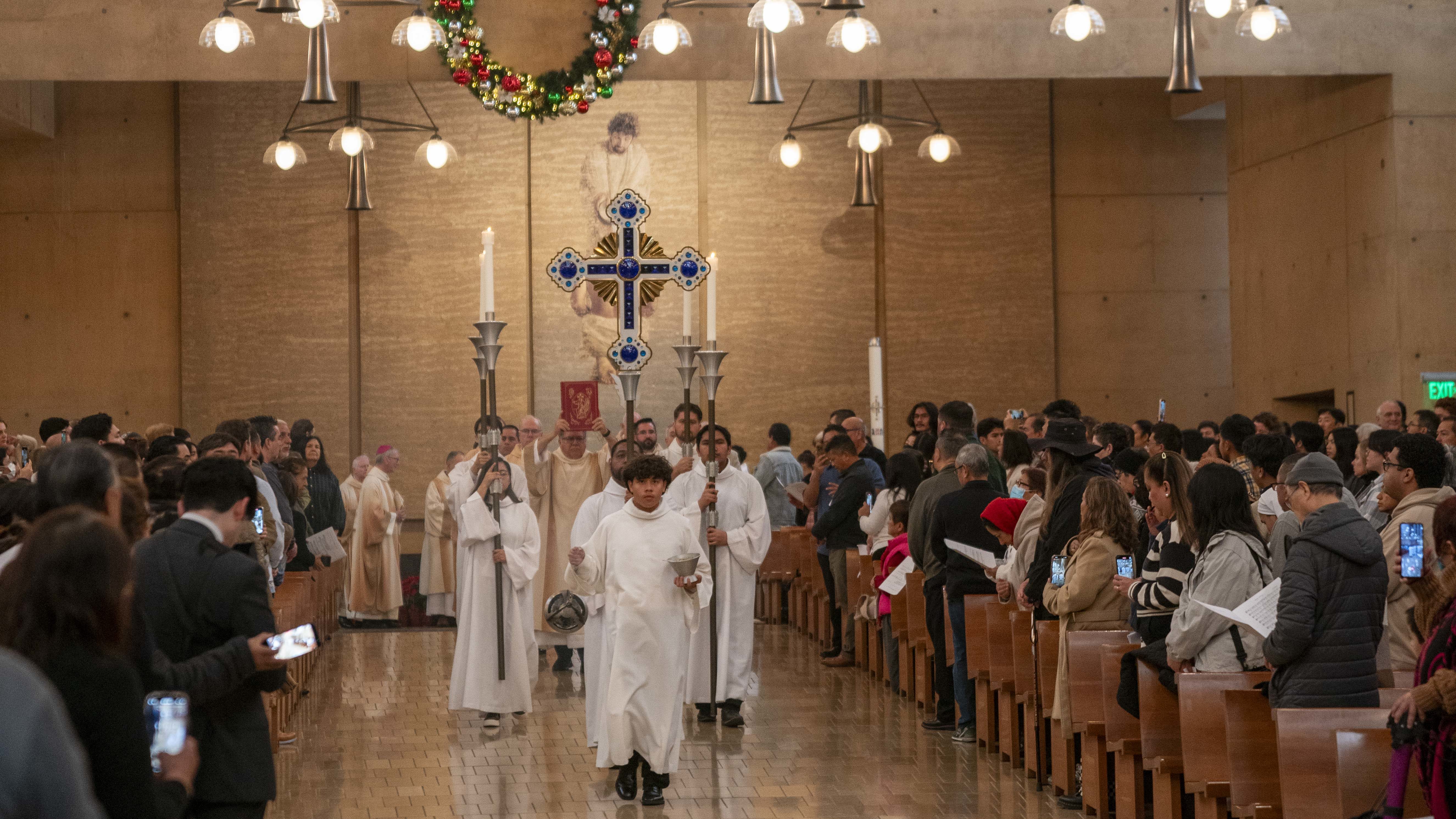 LA Catholics ring in 2025 Jubilee of Hope at cathedral Mass