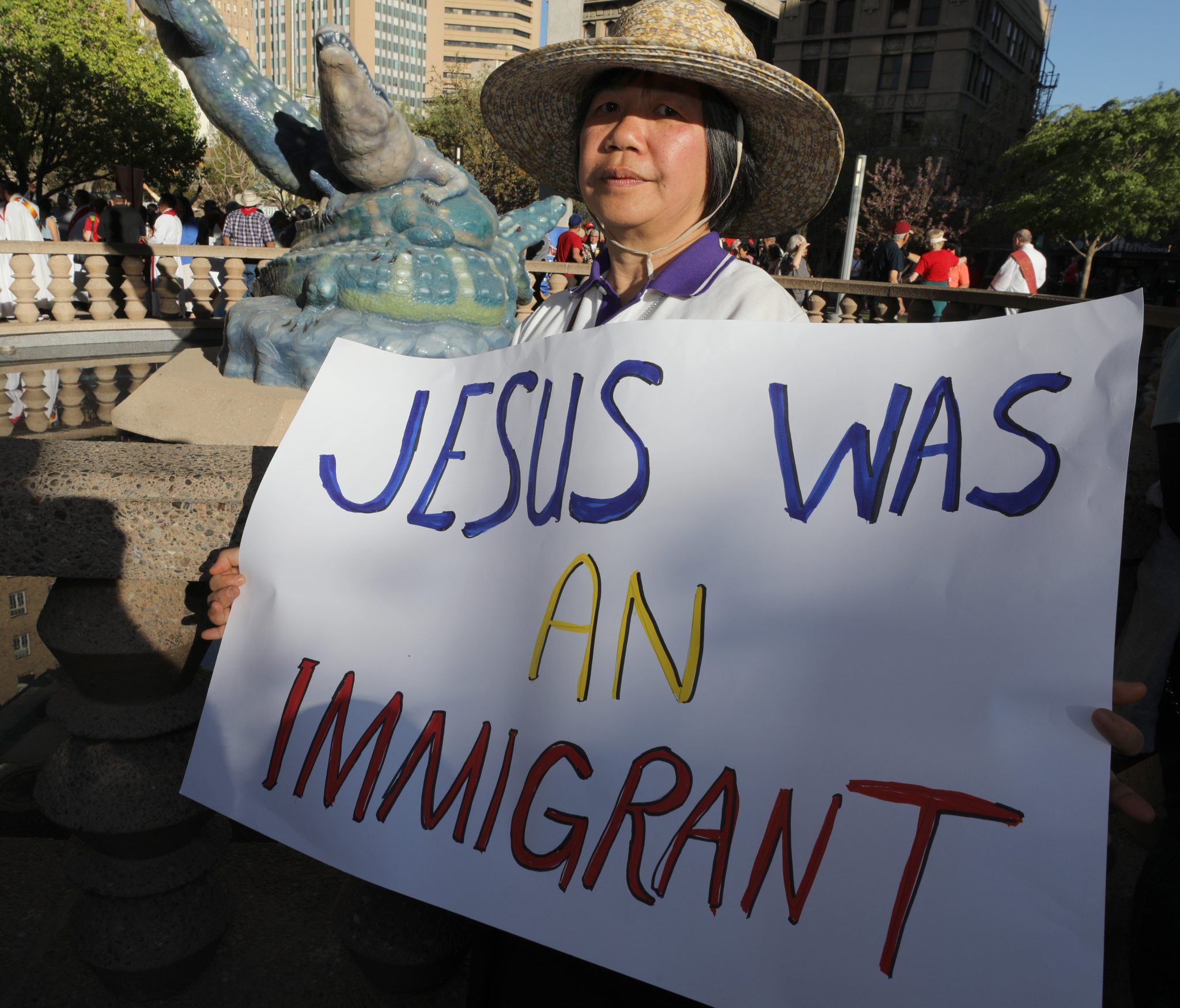 Hundreds join El Paso bishop against mass deportation, asylum bans