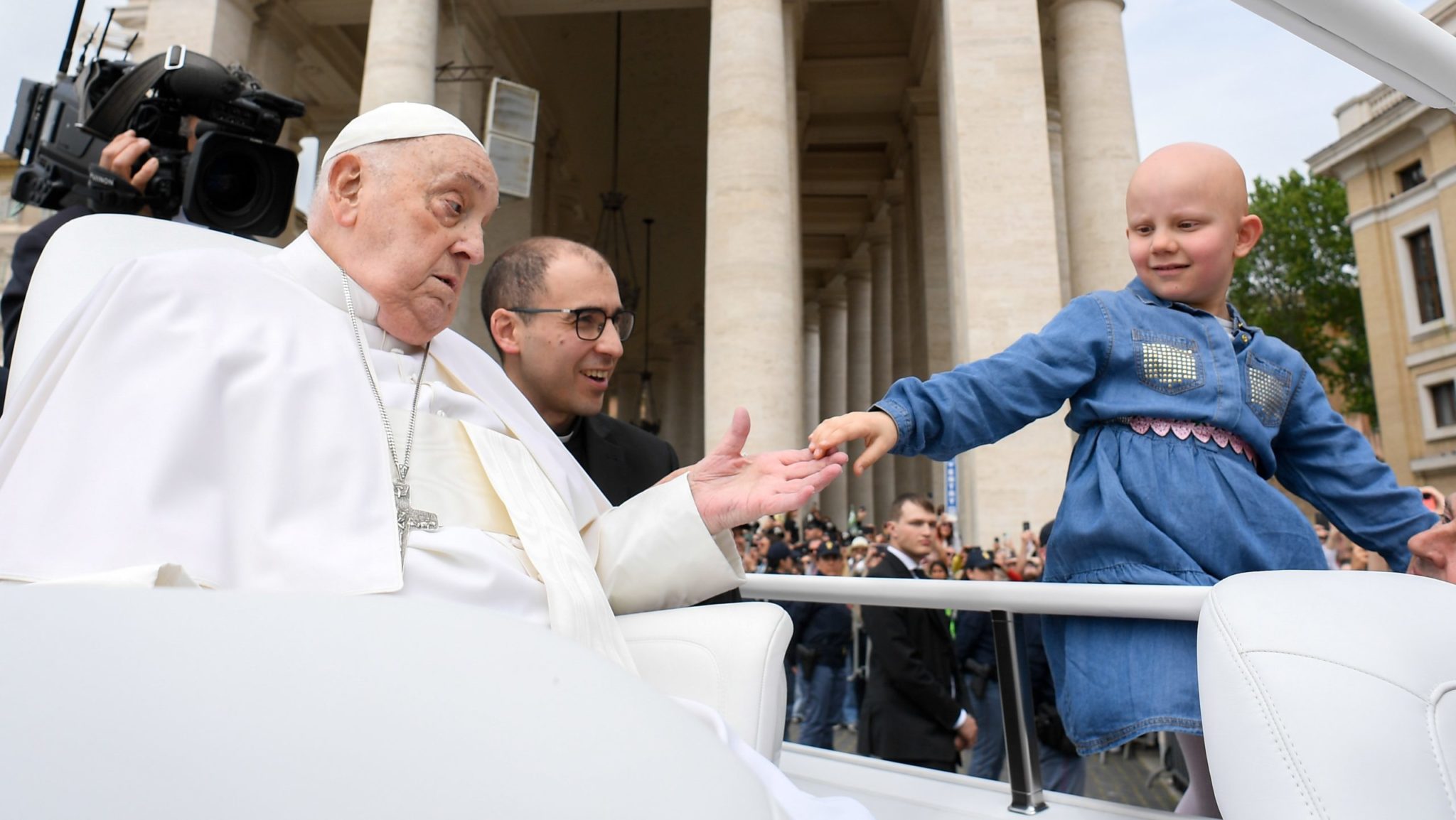 Pope thanks nurse for taking him to St. Peter's Square one last time