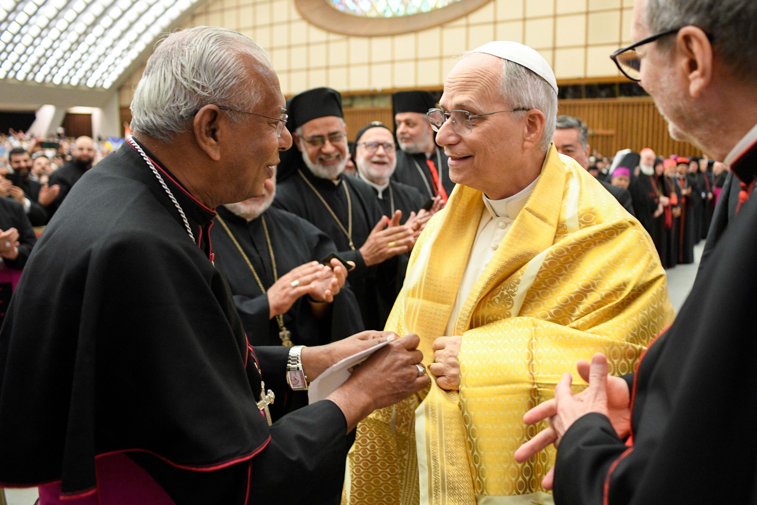 Meeting Eastern Catholics, pope pledges to be peacemaker