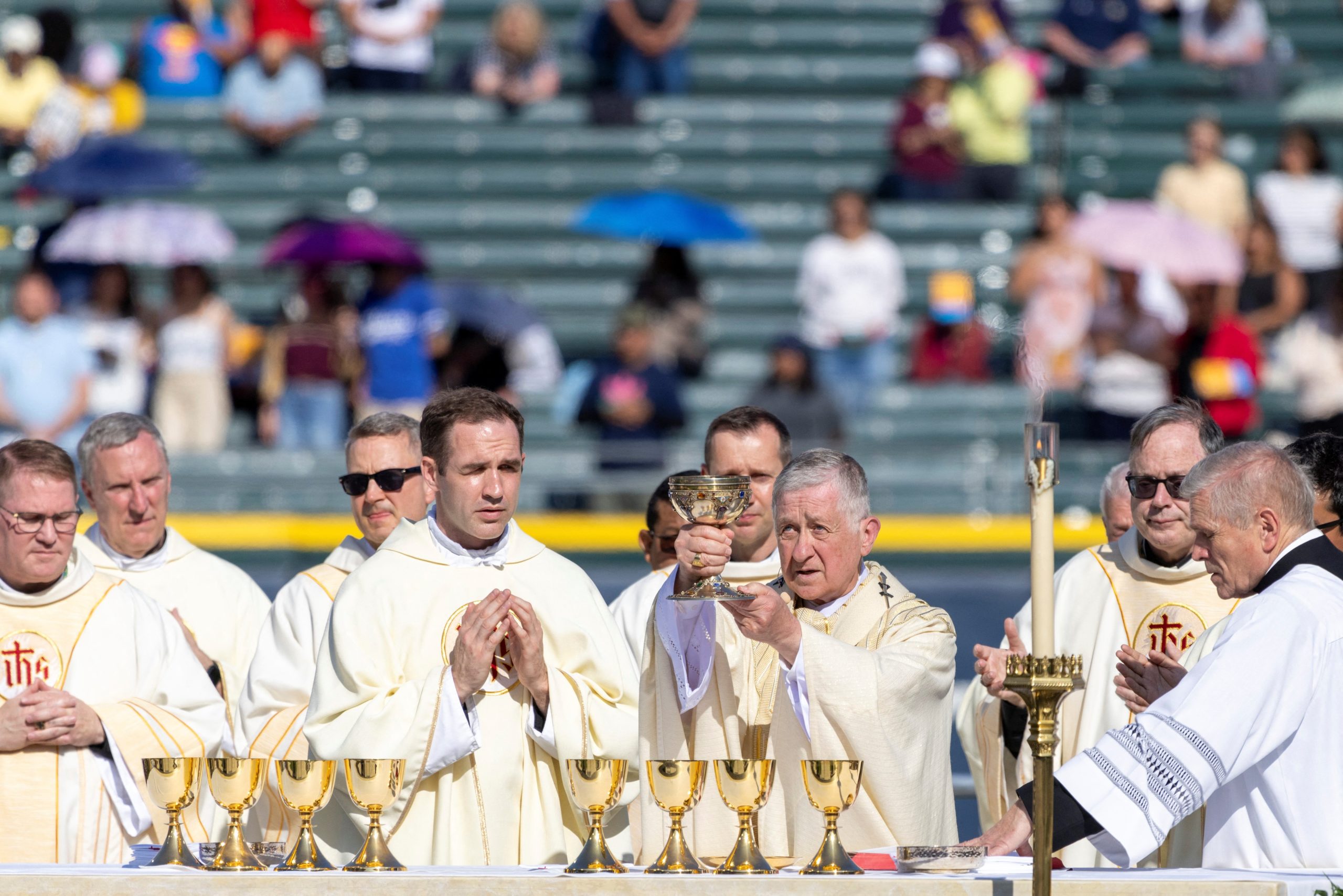 Chicagoans celebrate one of their own, with Mass and festivities ...