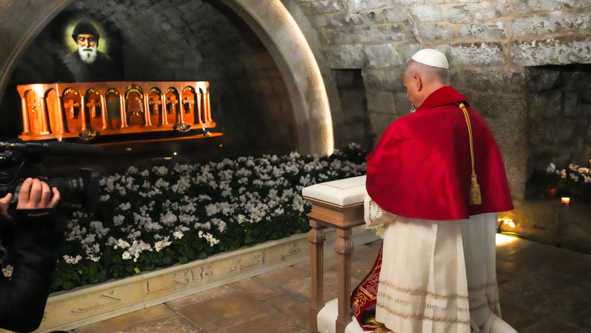 Pope Leo 'transmits transcendent hope' as the first pontiff to visit St ...