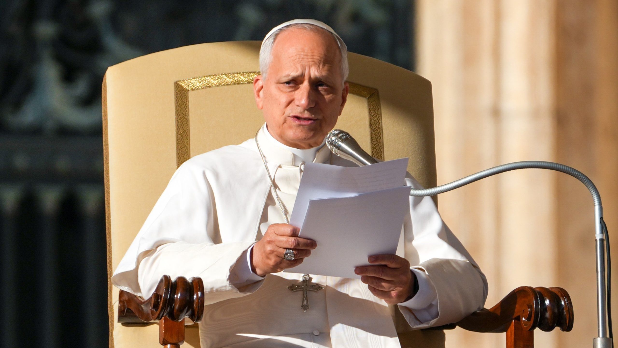 Pope: Live authentically with prayer, letting go of the unnecessary