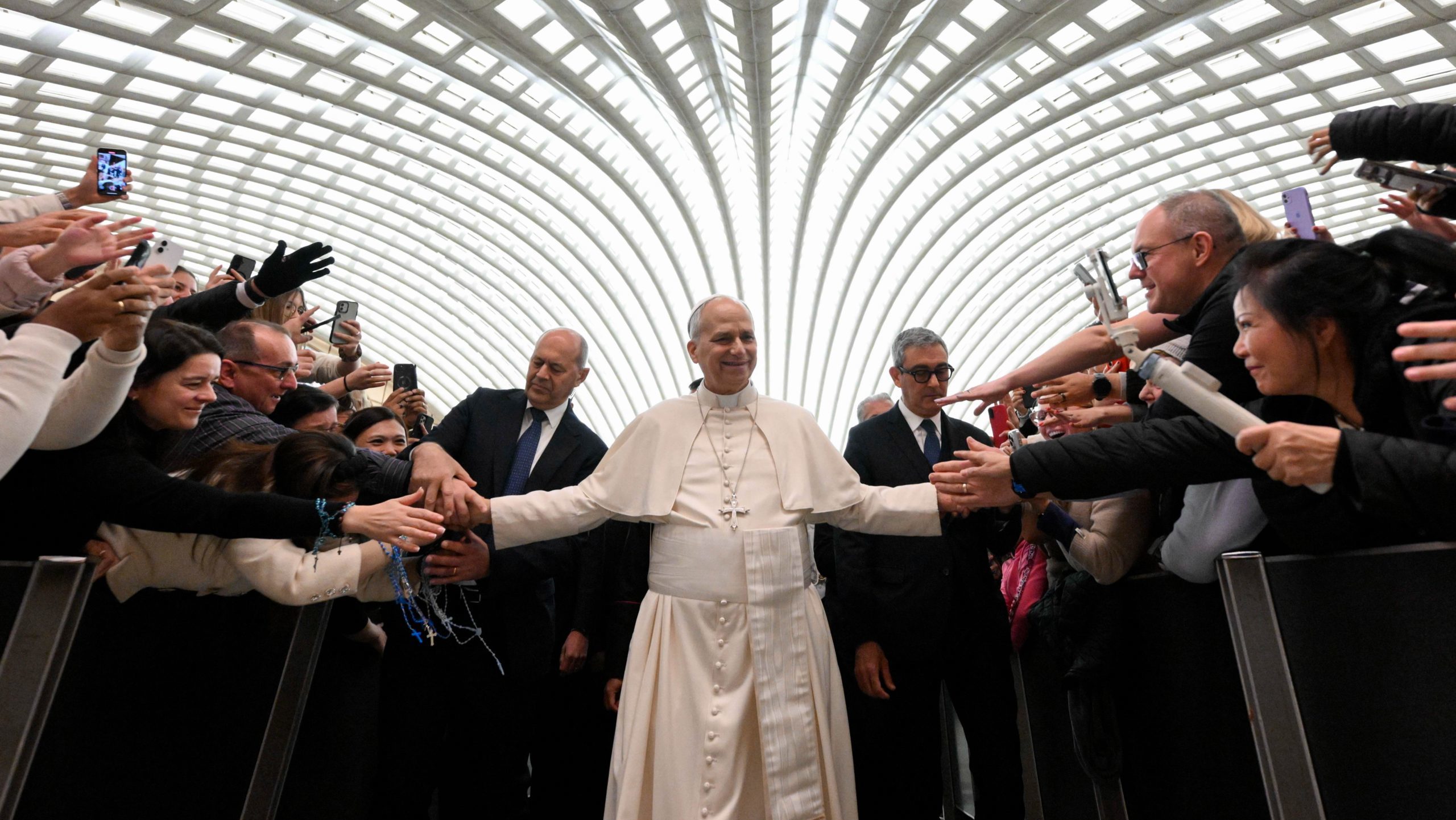 As consistory begins, so does symbolic transition from Francis to Leo